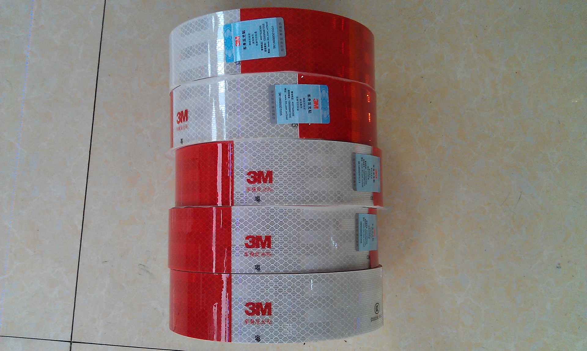 反光贴图片,反光贴纸图片,反光防撞柱_大山谷图库